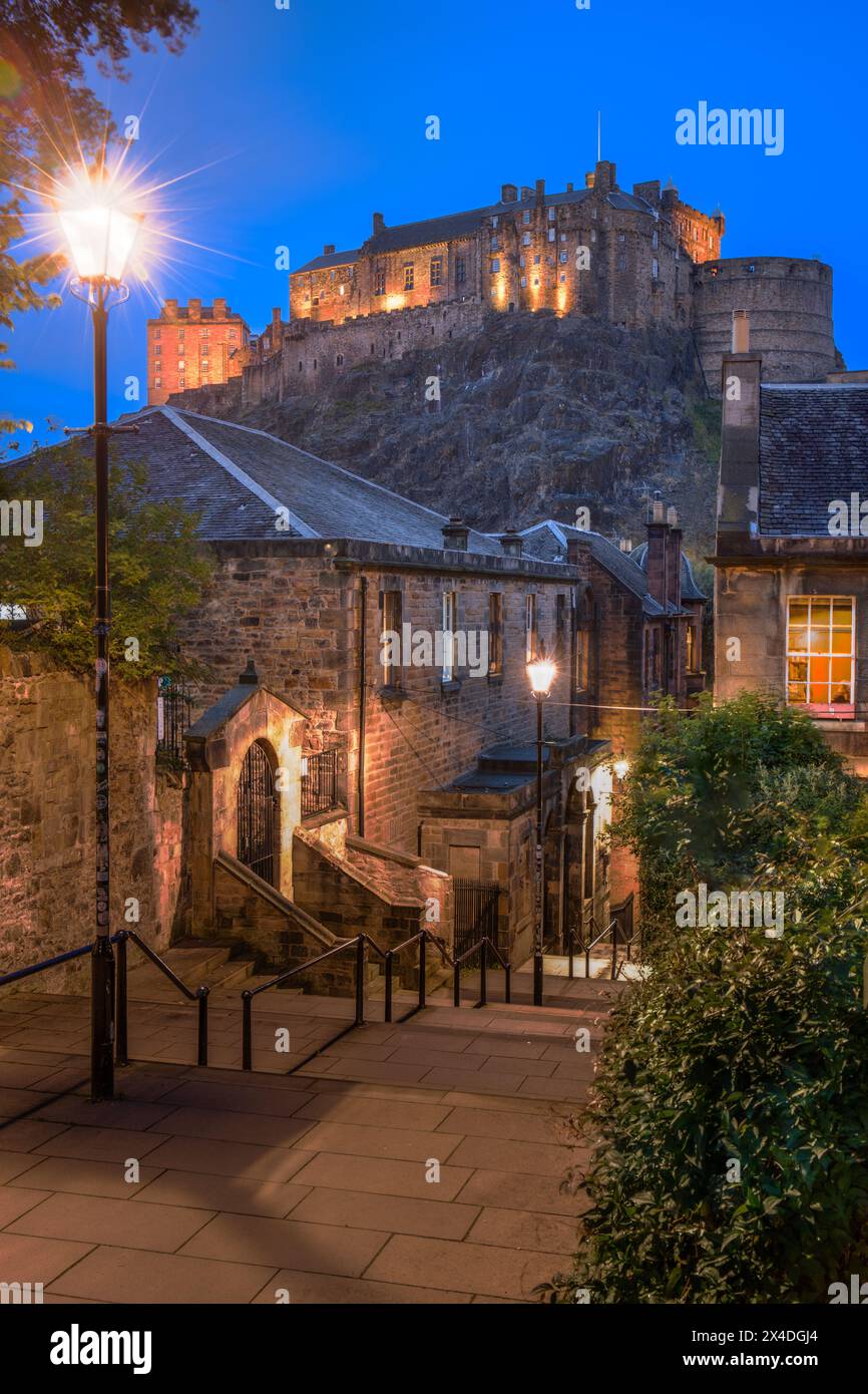 The Vennel Steps with the view of Edinburgh castle during evening ...