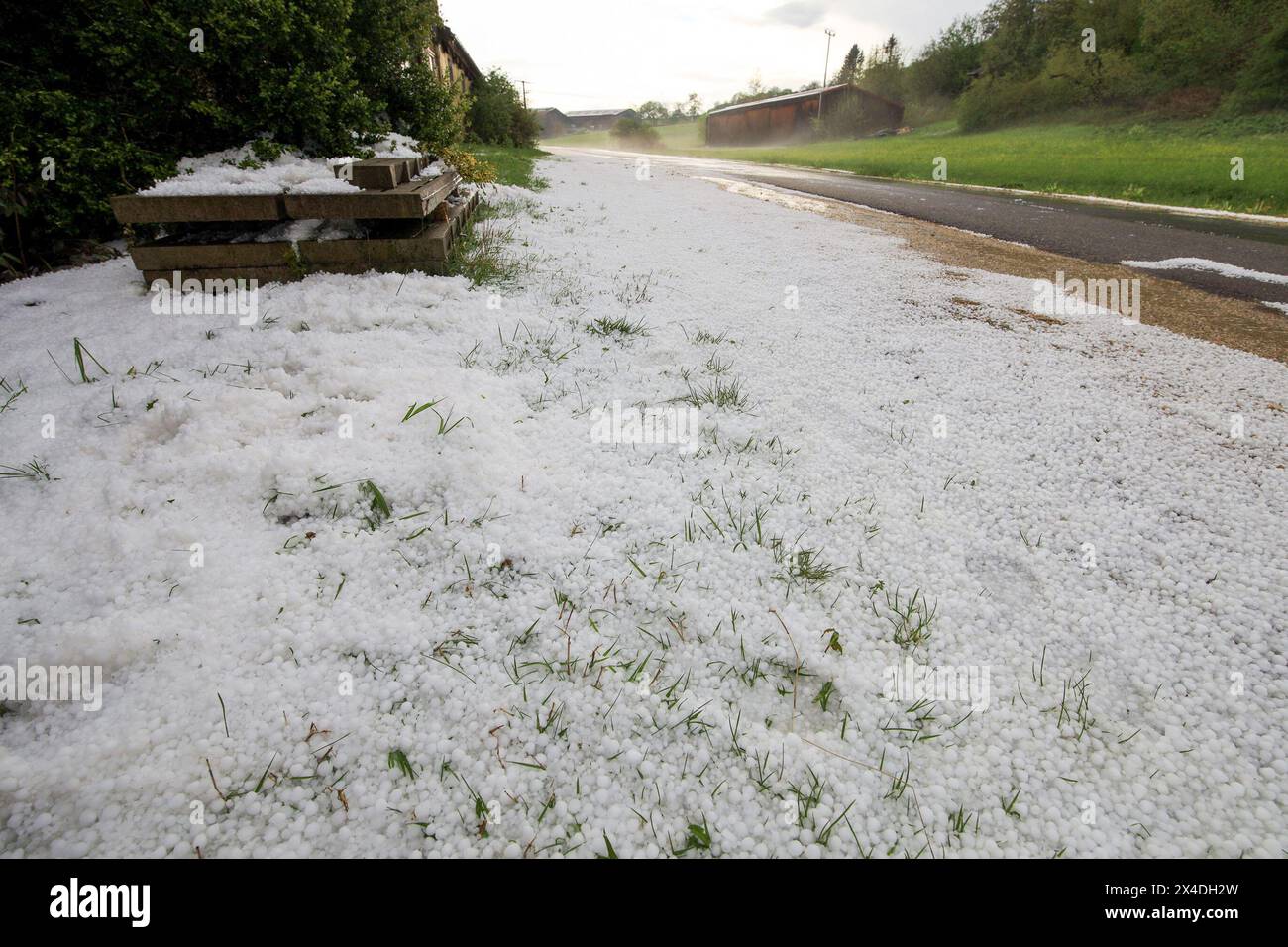 Large hailstones road hi-res stock photography and images - Alamy
