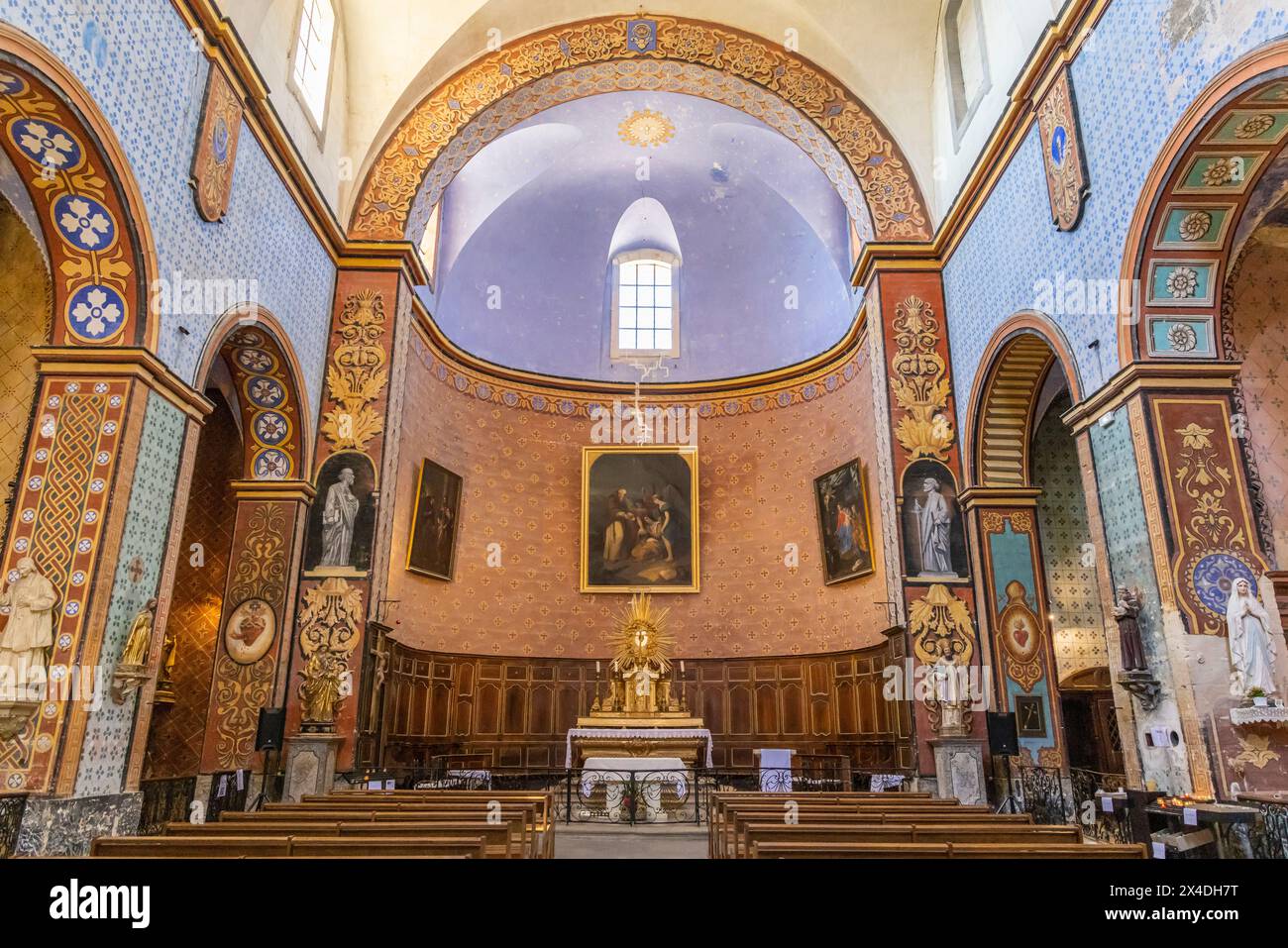 Gordes, Vaucluse, Provence-Alpes-Cote d'Azur, France. Interior of the ...
