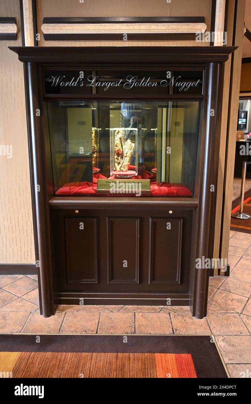 The largest Golden Nugget on public display at the Golder Nugget at ...