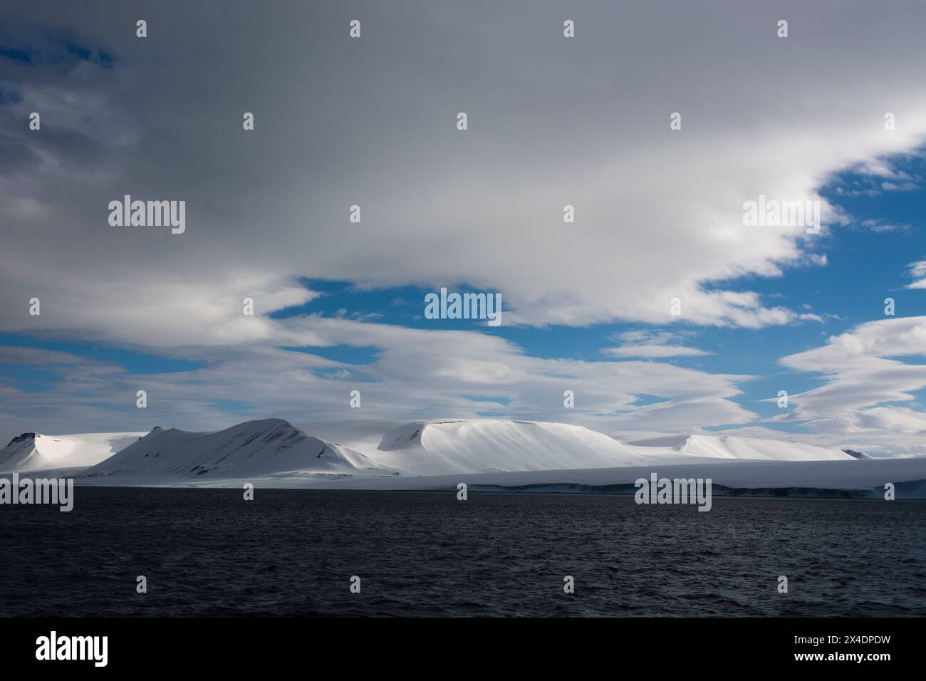Snow-covered mountains in Hinlopen Strait. Nordaustlandet, Svalbard ...