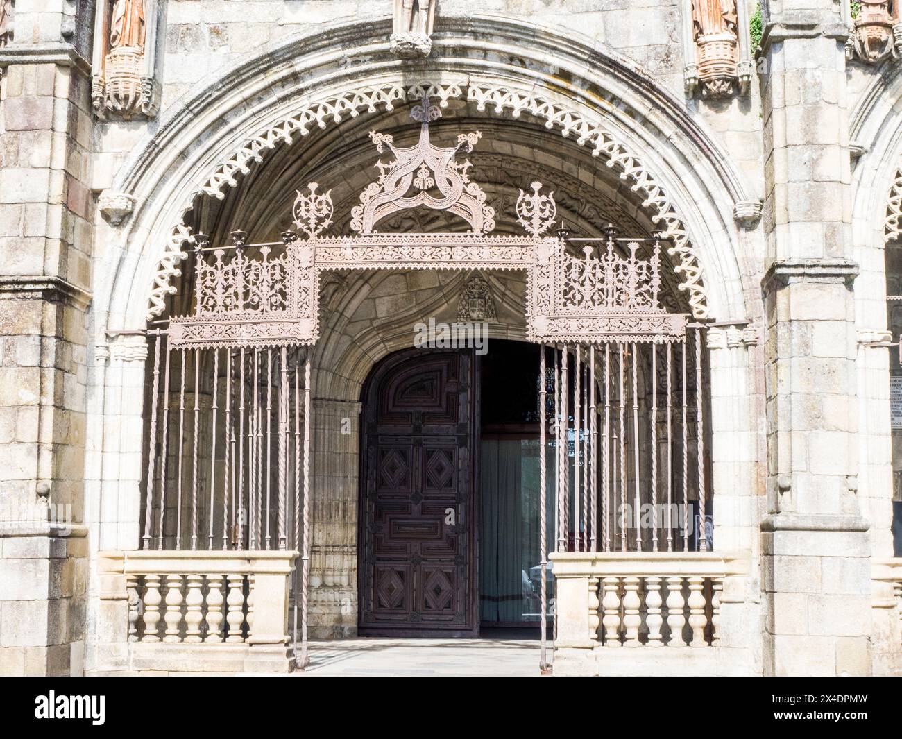 Detail of the Gothic entrance gallery and Manueline metal gate to Braga ...