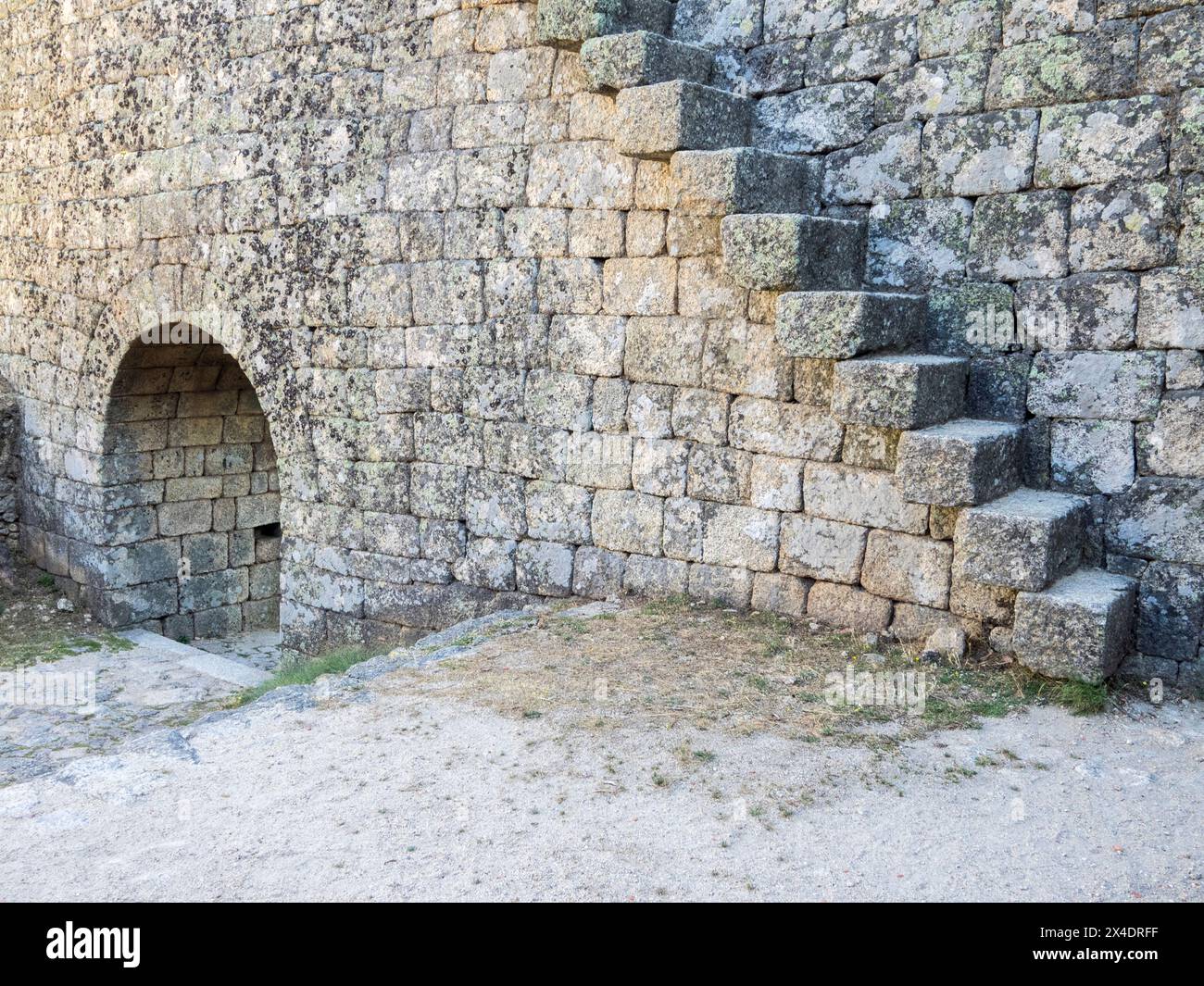 Monsanto castle castelo de hi-res stock photography and images - Alamy