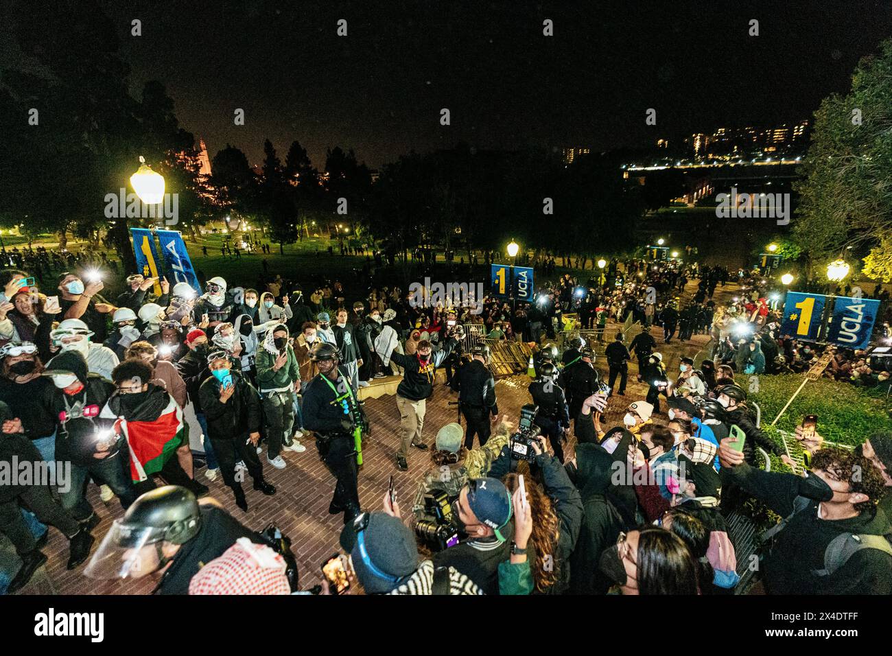 Lapd officers hi-res stock photography and images - Alamy