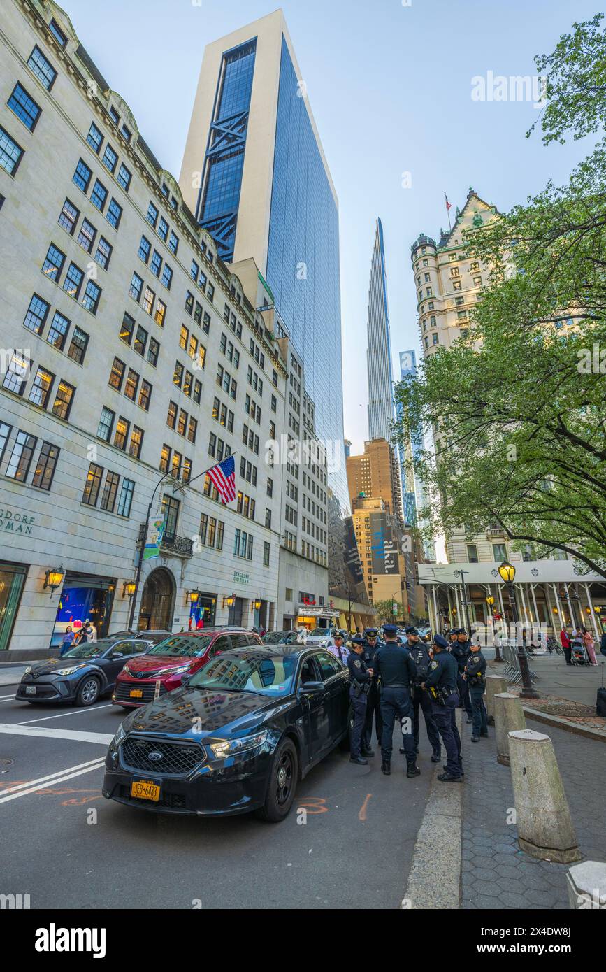 Observing a police team stationed on 5th Ave in NYC, their patrol ...