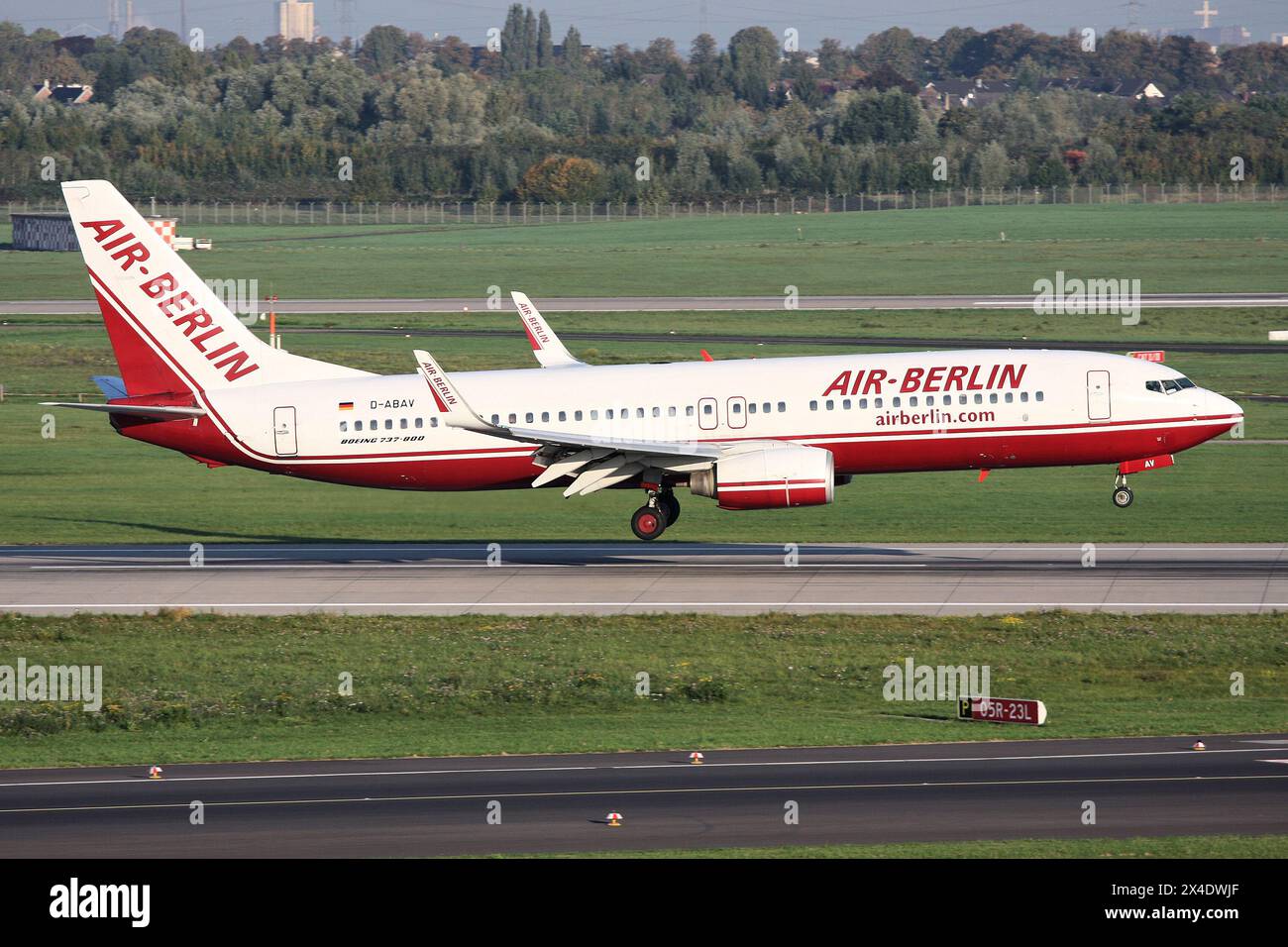 German Air Berlin Boeing 737-800 with registration D-ABAV on short ...