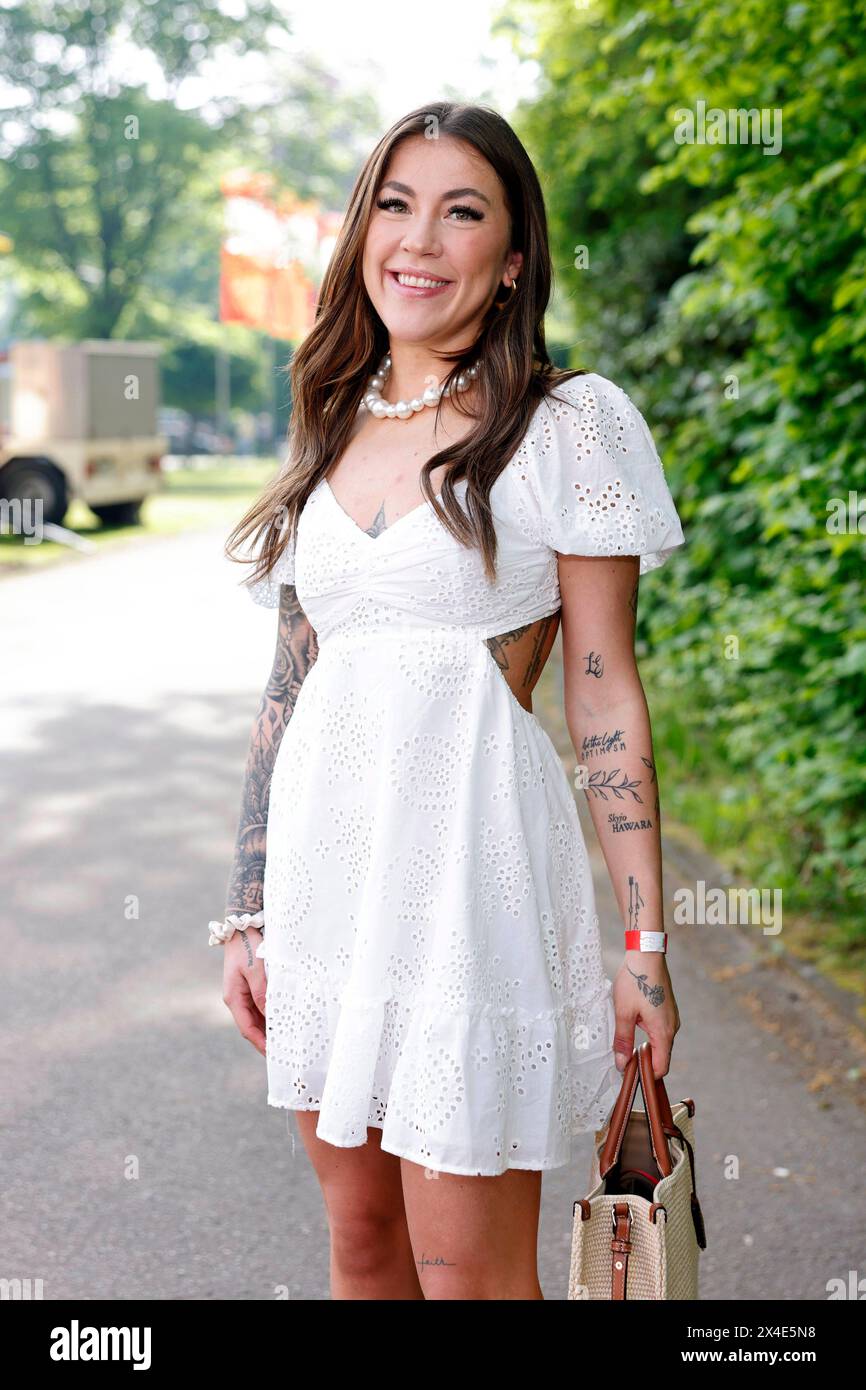 Reality-TV-Star Eleyna Caterina beim BILD Renntag 2024 auf der ...