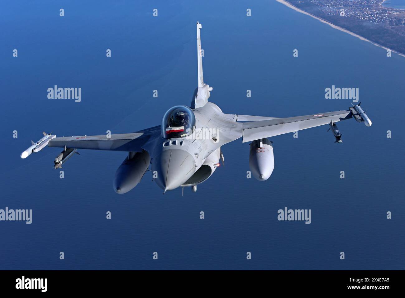 F16 kampfflugzeug hi-res stock photography and images - Alamy