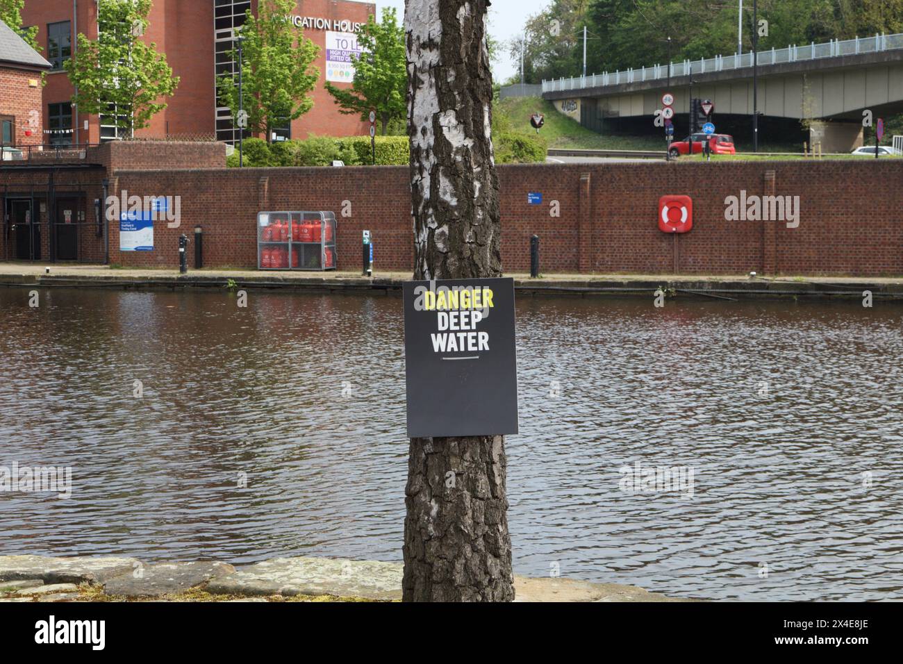 Deep water basin hi-res stock photography and images - Alamy