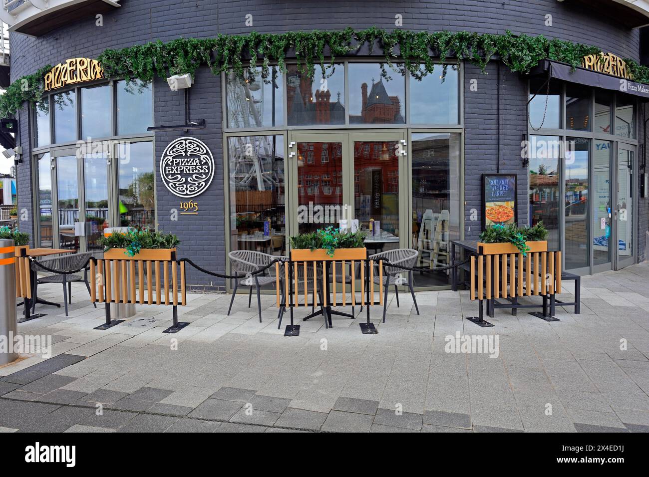 Cardiff Bay - Pizza Express pizzeria curved frontage and outdoor ...