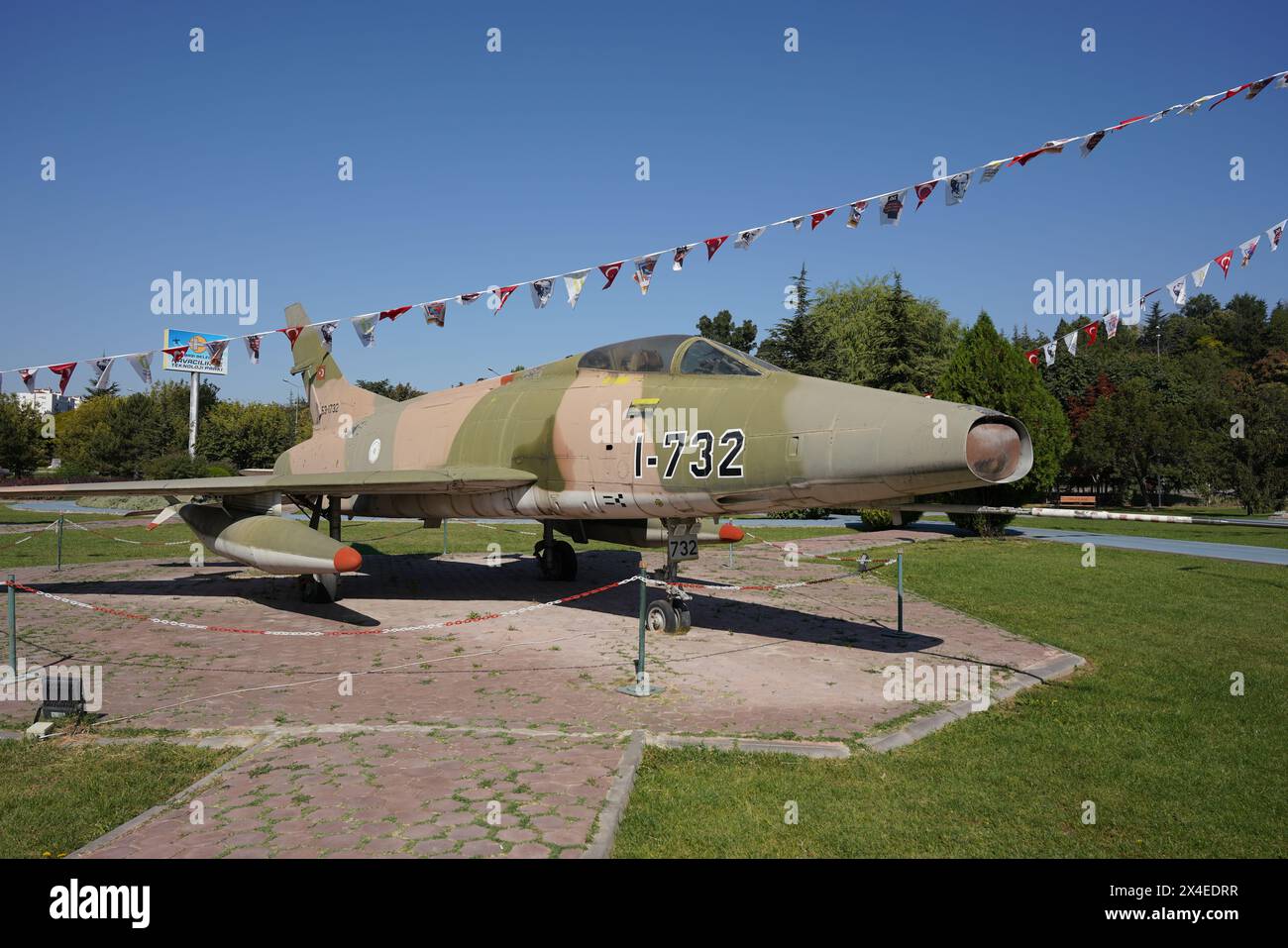 F100 fighter jet hi-res stock photography and images - Alamy