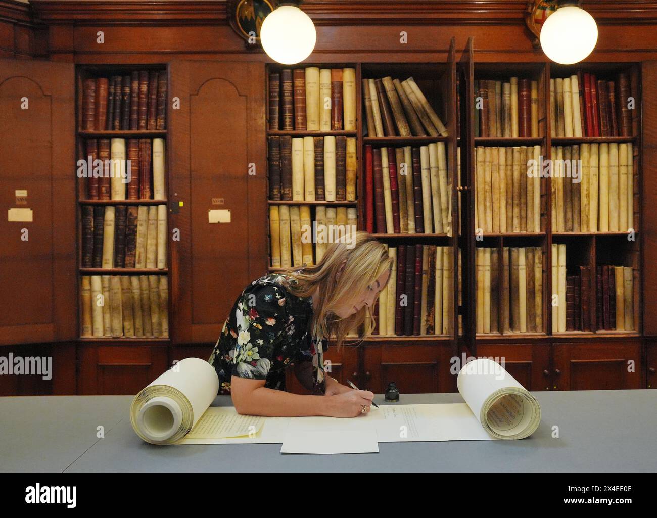 King charles crown 2024 hi-res stock photography and images - Alamy