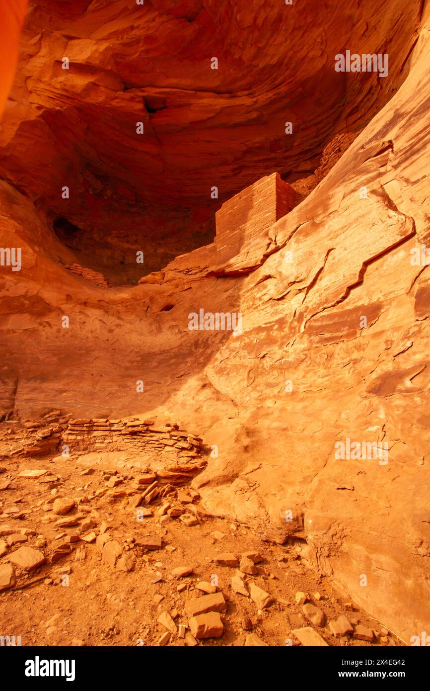 Tribal square hi-res stock photography and images - Alamy