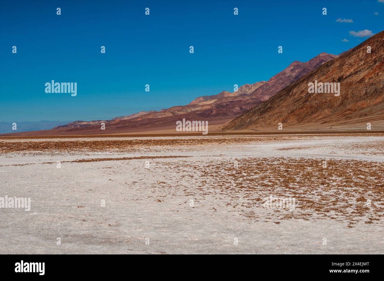 The salt pan of Badwater Basin. Death Valley National Park, California ...