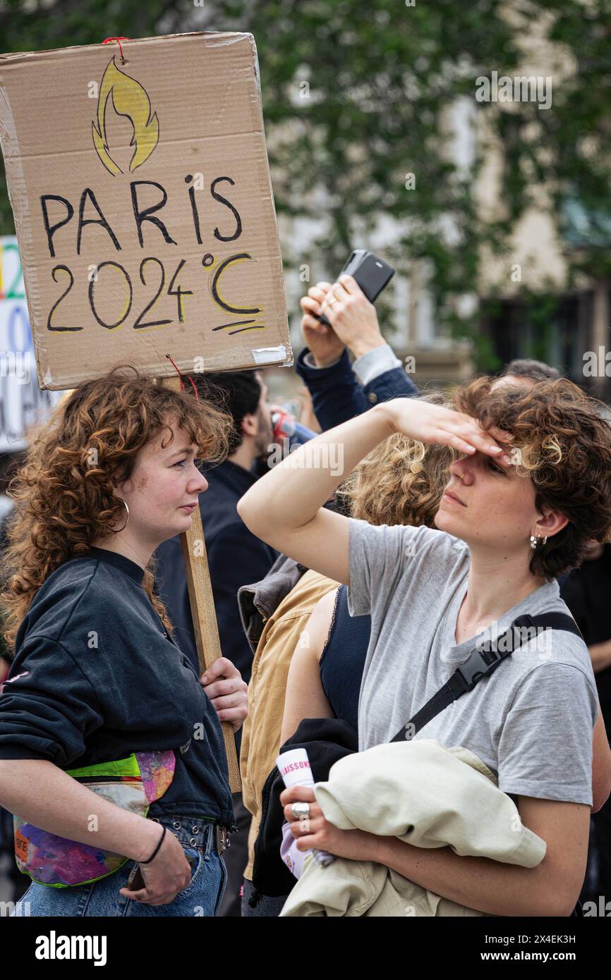 Paris, France. 01st May, 2024. A woman holds a placard that says "Paris ...