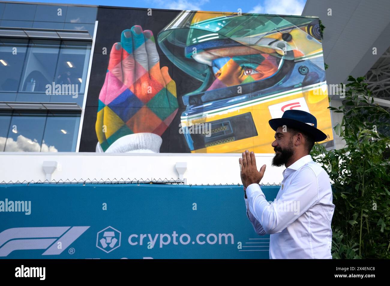 Artist Eduardo Kobra, of Brazil, poses in front of his mural of ...