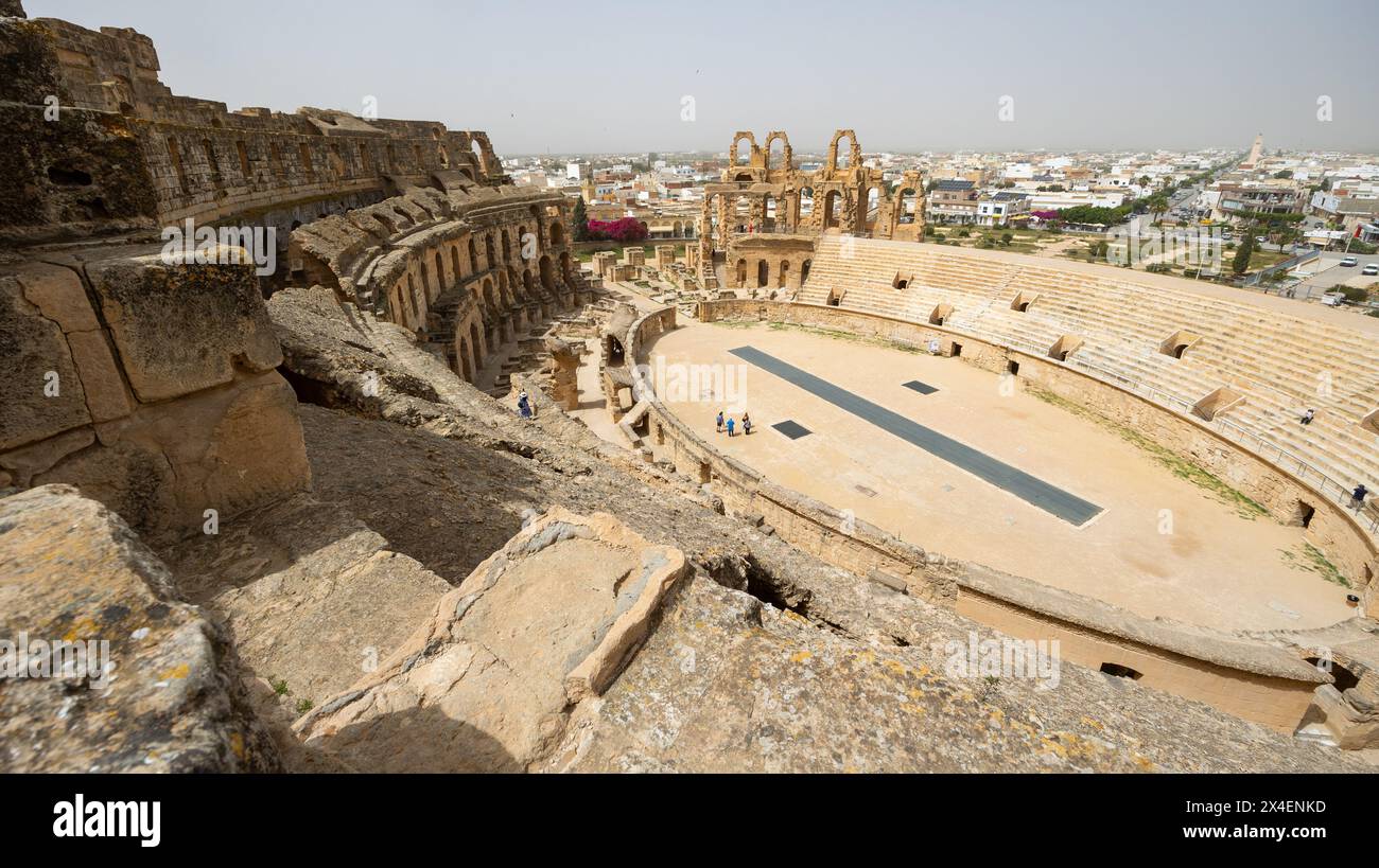 Ancient Roman El Jem Amphitheatre overlooking modern cityscape Stock ...