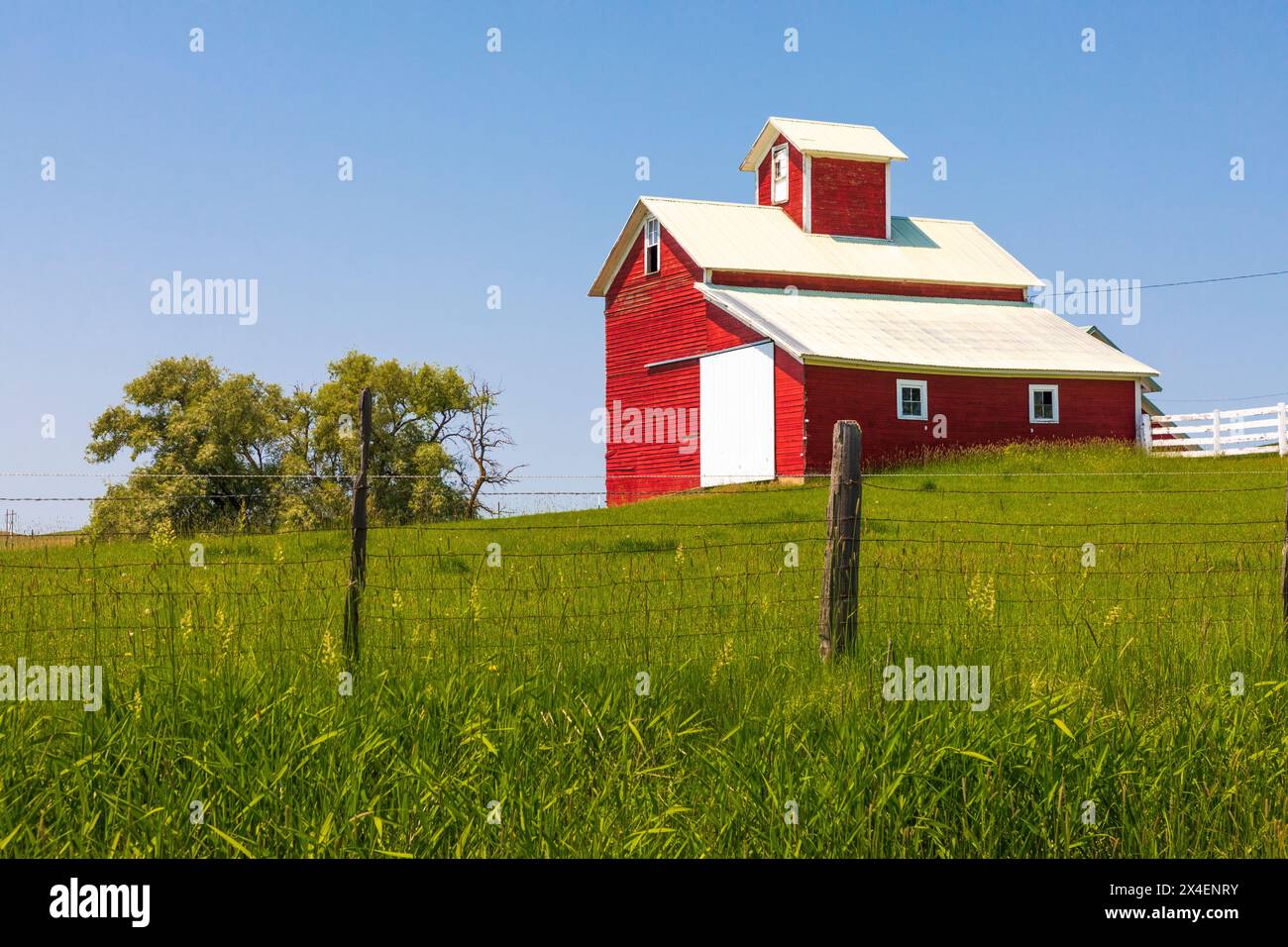 USA, Idaho, Genesee. Red barn, blue sky, white clouds. (Editorial Use ...