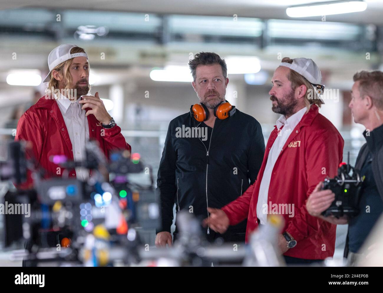 THE FALL GUY, from left: Ryan Gosling, director David Leitch, Logan ...