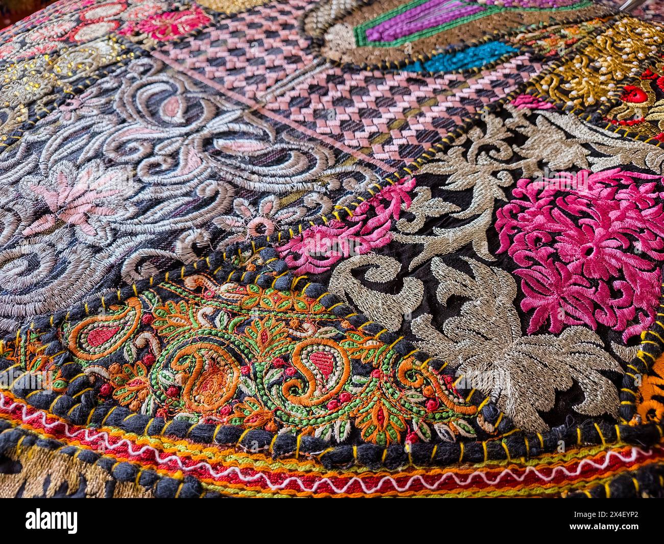 Paisley embroidery hi-res stock photography and images - Alamy