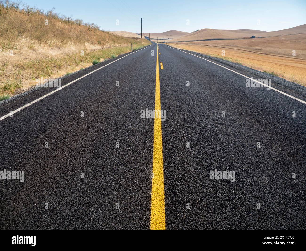 Main road with orange center line in the Palouse Stock Photo - Alamy