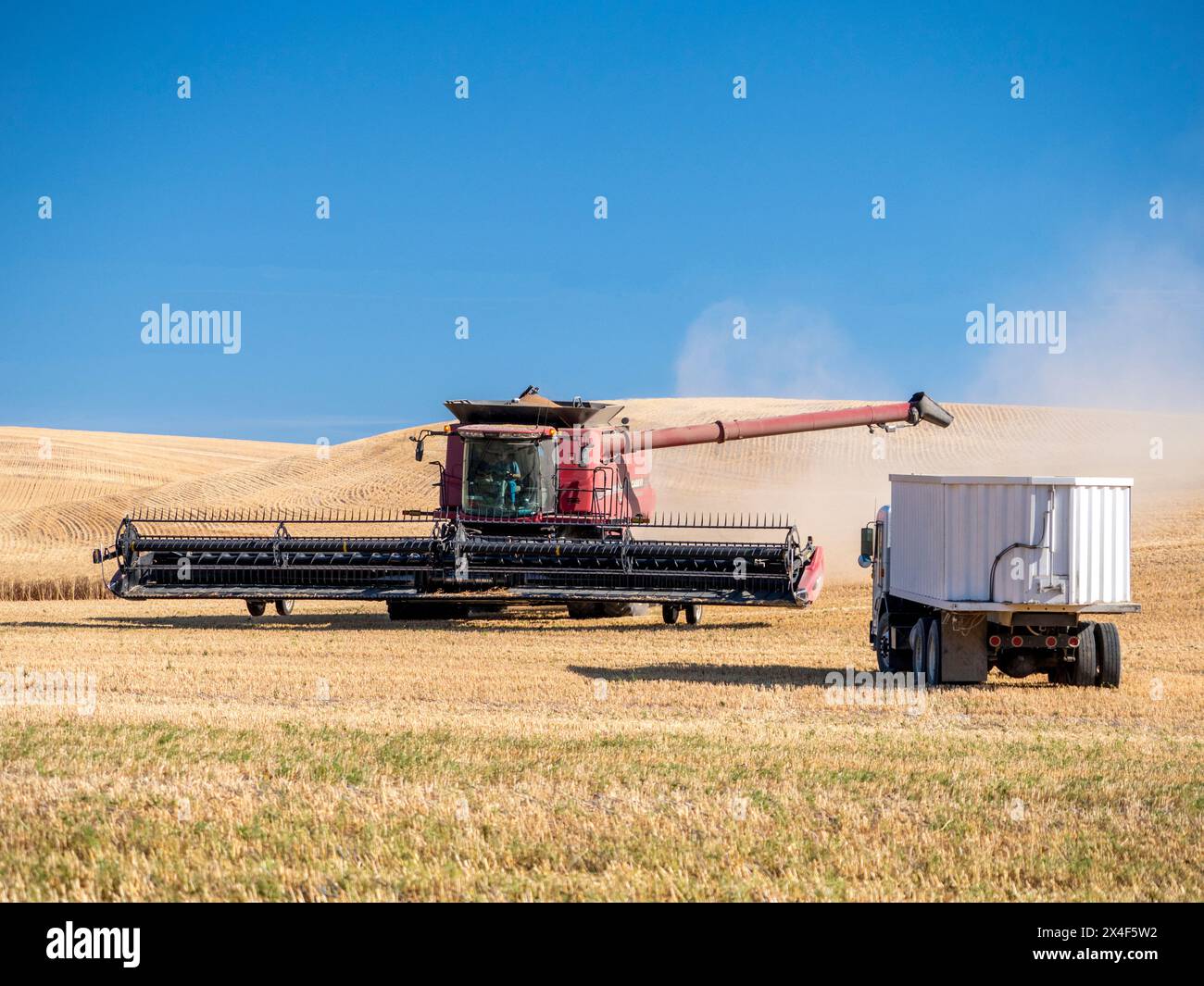 Unloading truck hi-res stock photography and images - Alamy