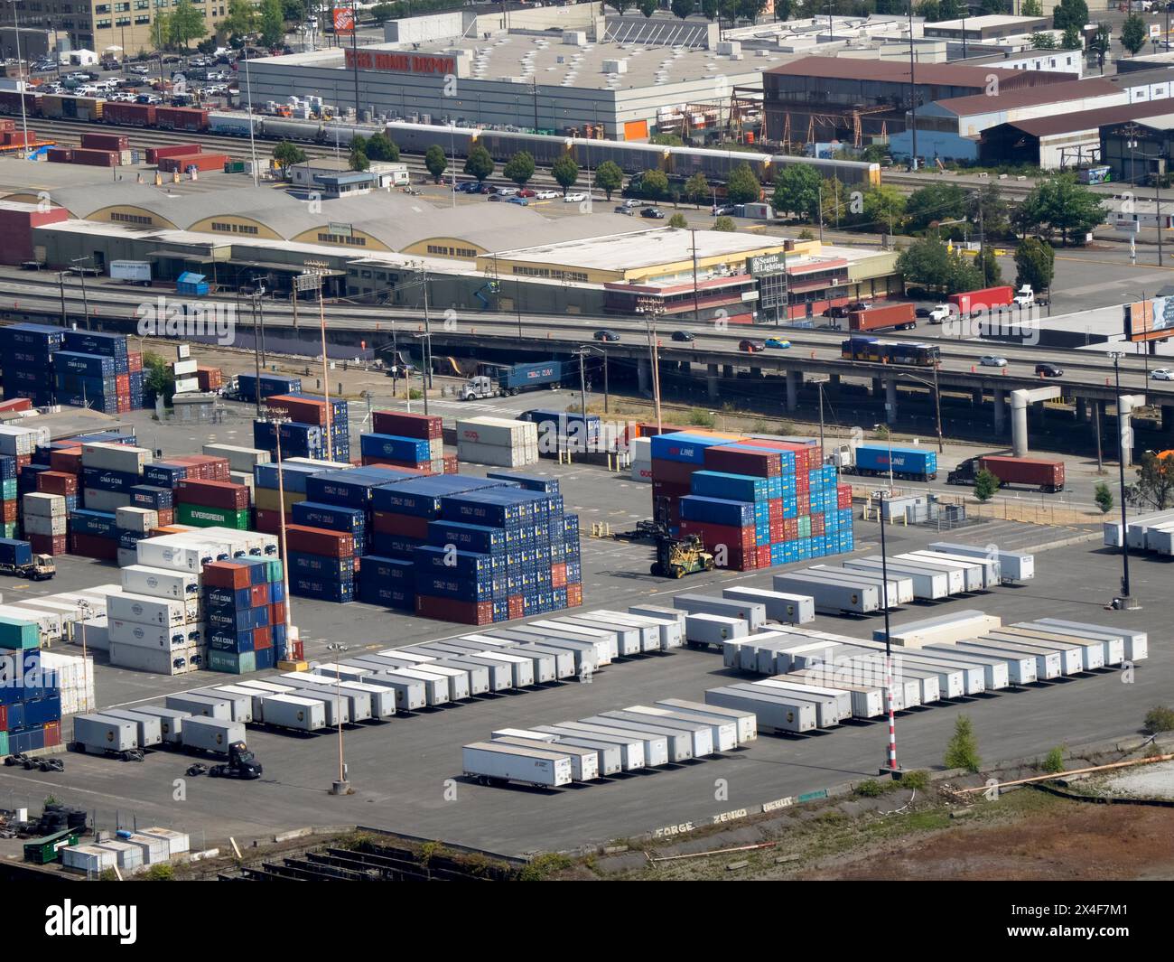 USA, Washington State, Seattle. Harbor Island shipping containers ...
