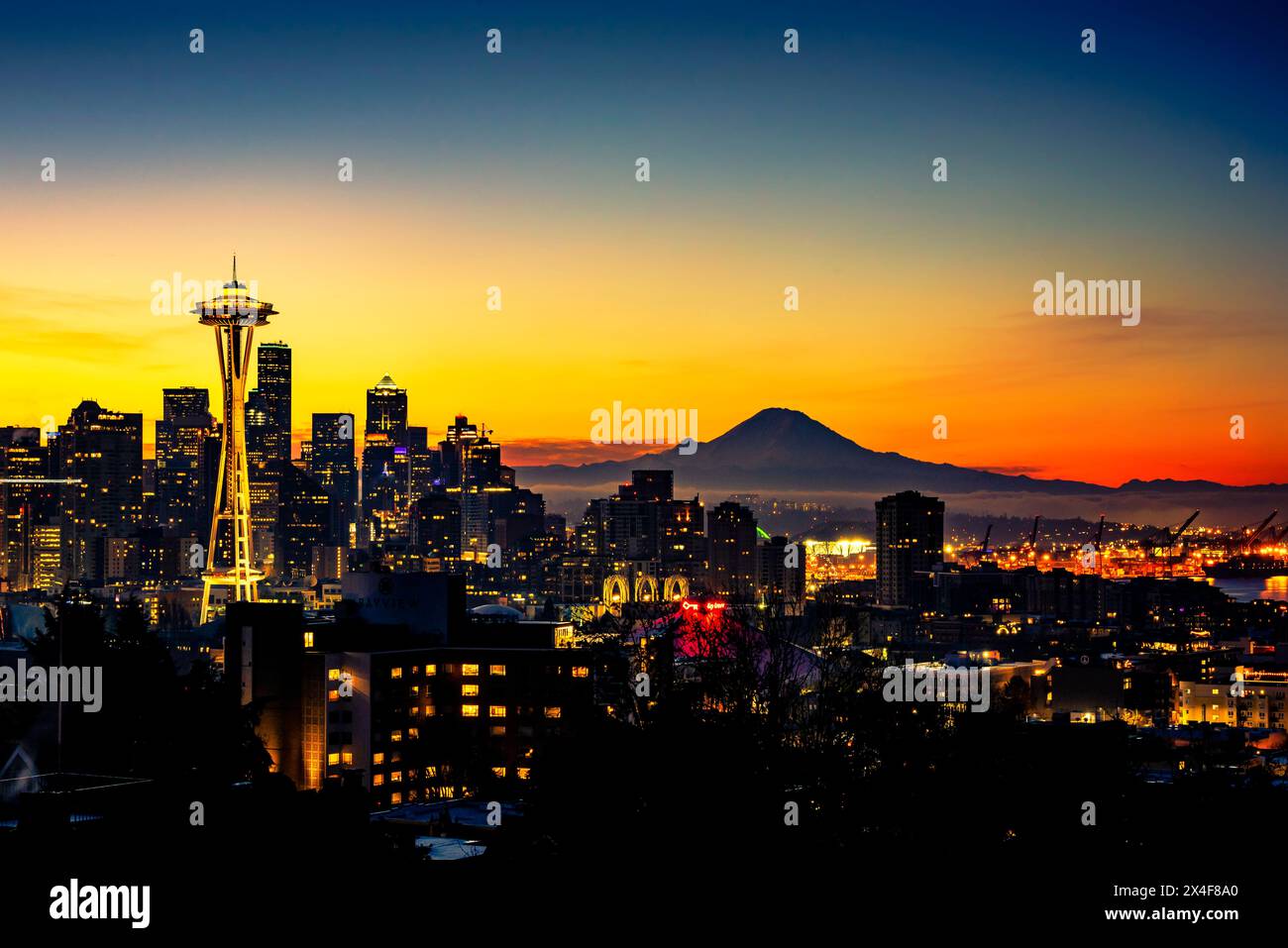 USA, Washington State, Seattle. Dawn on Seattle skyline from a park on ...