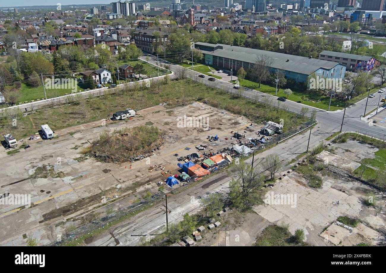 Crisis emergency shelter hi-res stock photography and images - Alamy