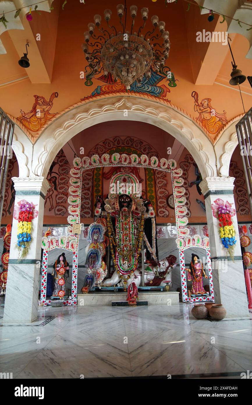 Smashan Kali image inside mandir. Bainan Bazaar area, Bagnan, Howrah ...