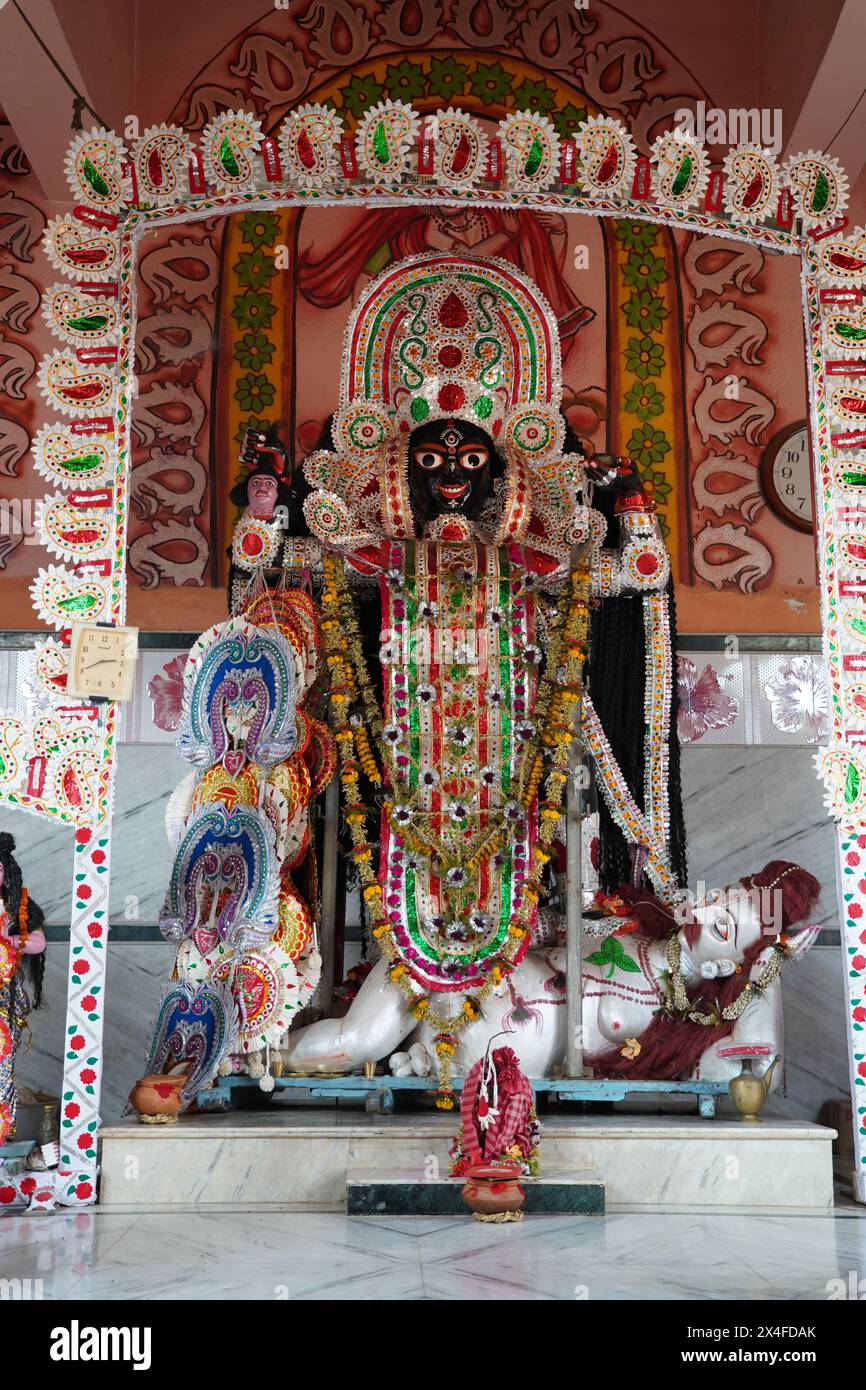 Smashan Kali image inside mandir. Bainan Bazaar area, Bagnan, Howrah ...