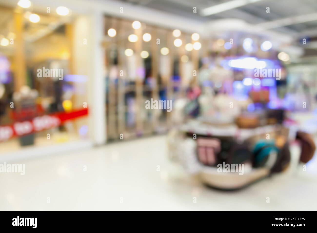 Blur store in shopping mall background Stock Photo - Alamy