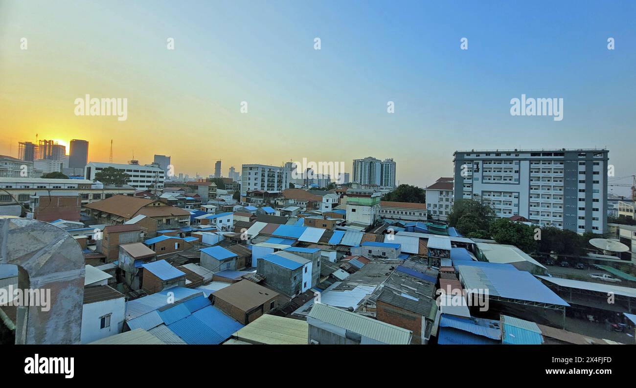 scenic view over the roofs of poor suburb of phnom penh Stock Photo - Alamy