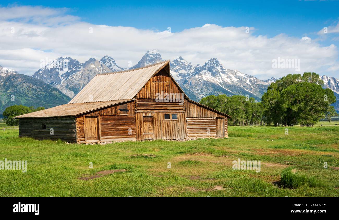 The John Moulton Barn and the Teton Range at Grand Teton National Park ...
