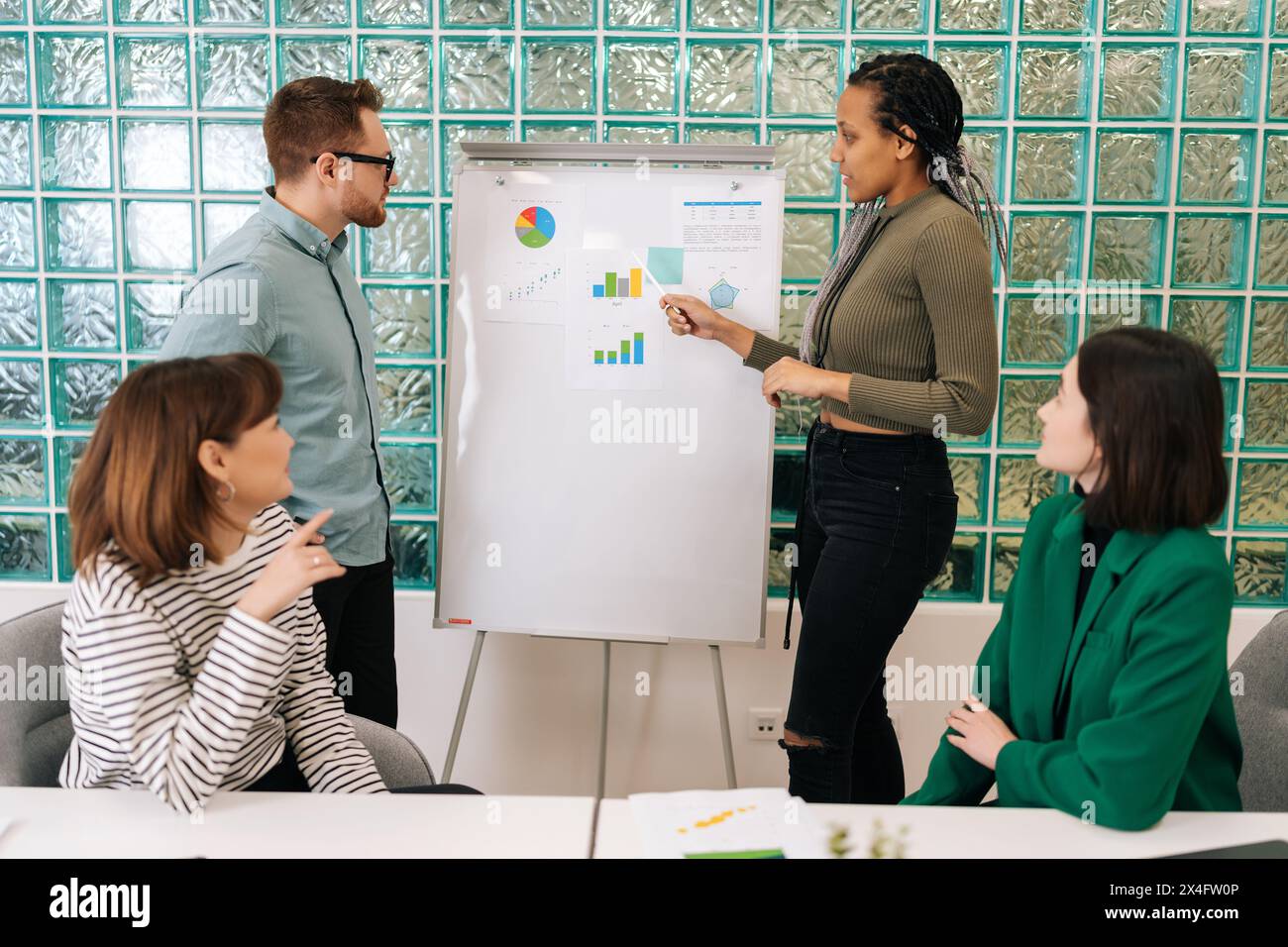 Female presenters hi-res stock photography and images - Alamy