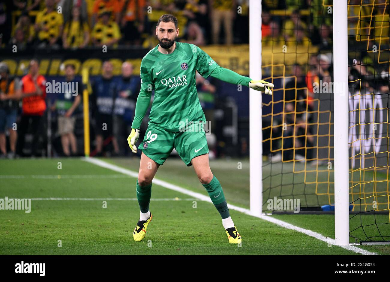 Gianluigi donnarumma champions league hi-res stock photography and ...