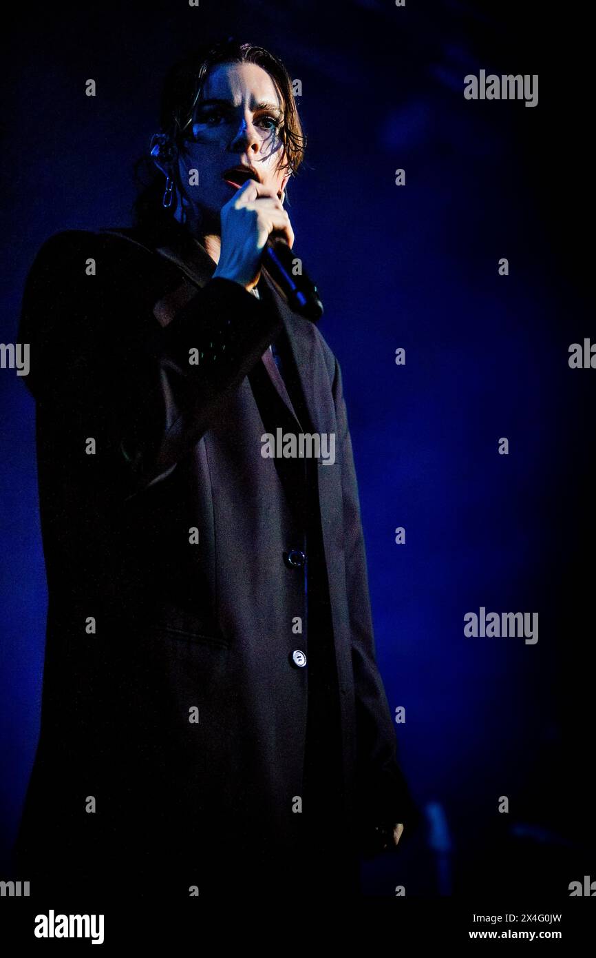 Pvris esibizione hi-res stock photography and images - Alamy