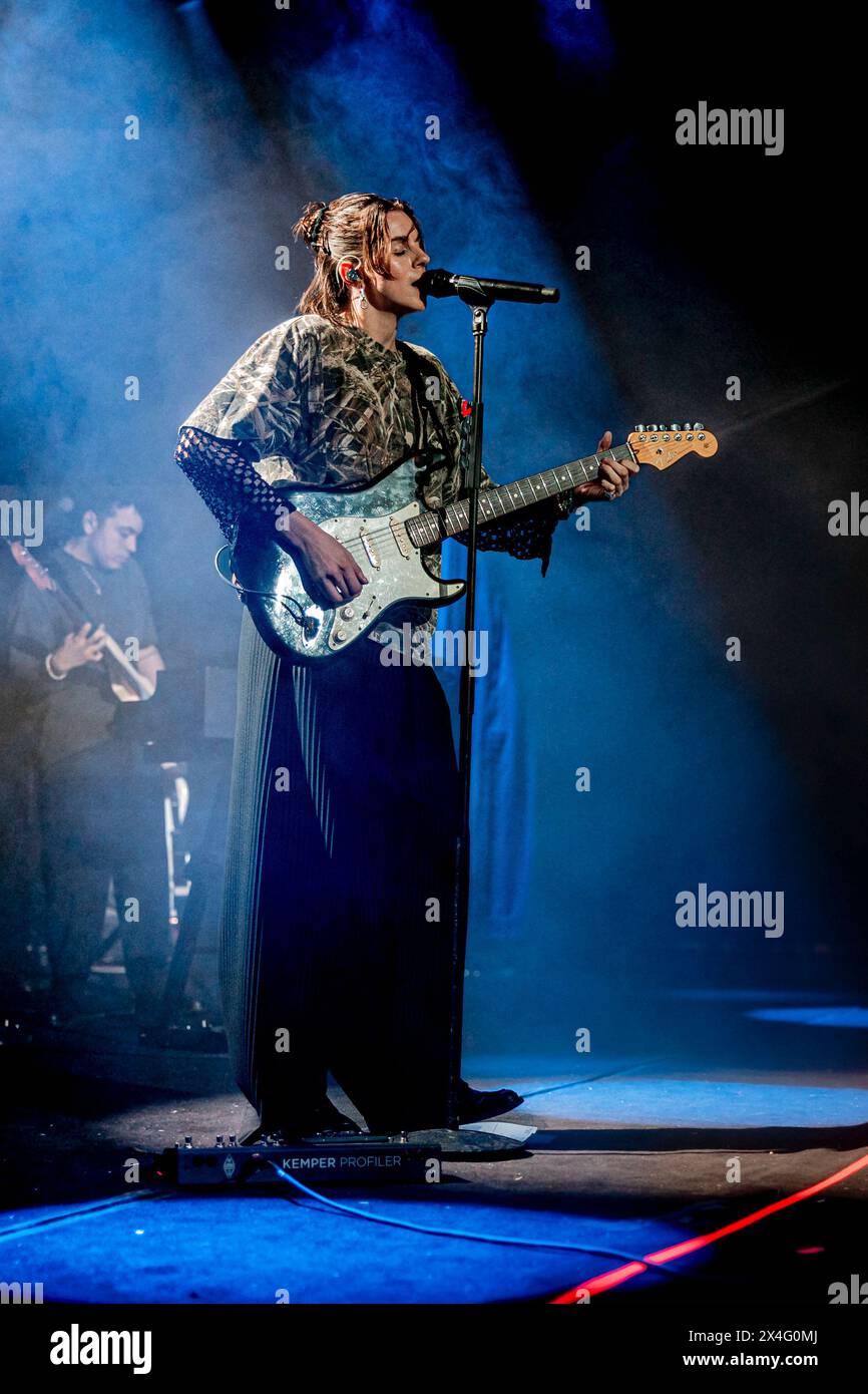 Pvris esibizione hi-res stock photography and images - Alamy