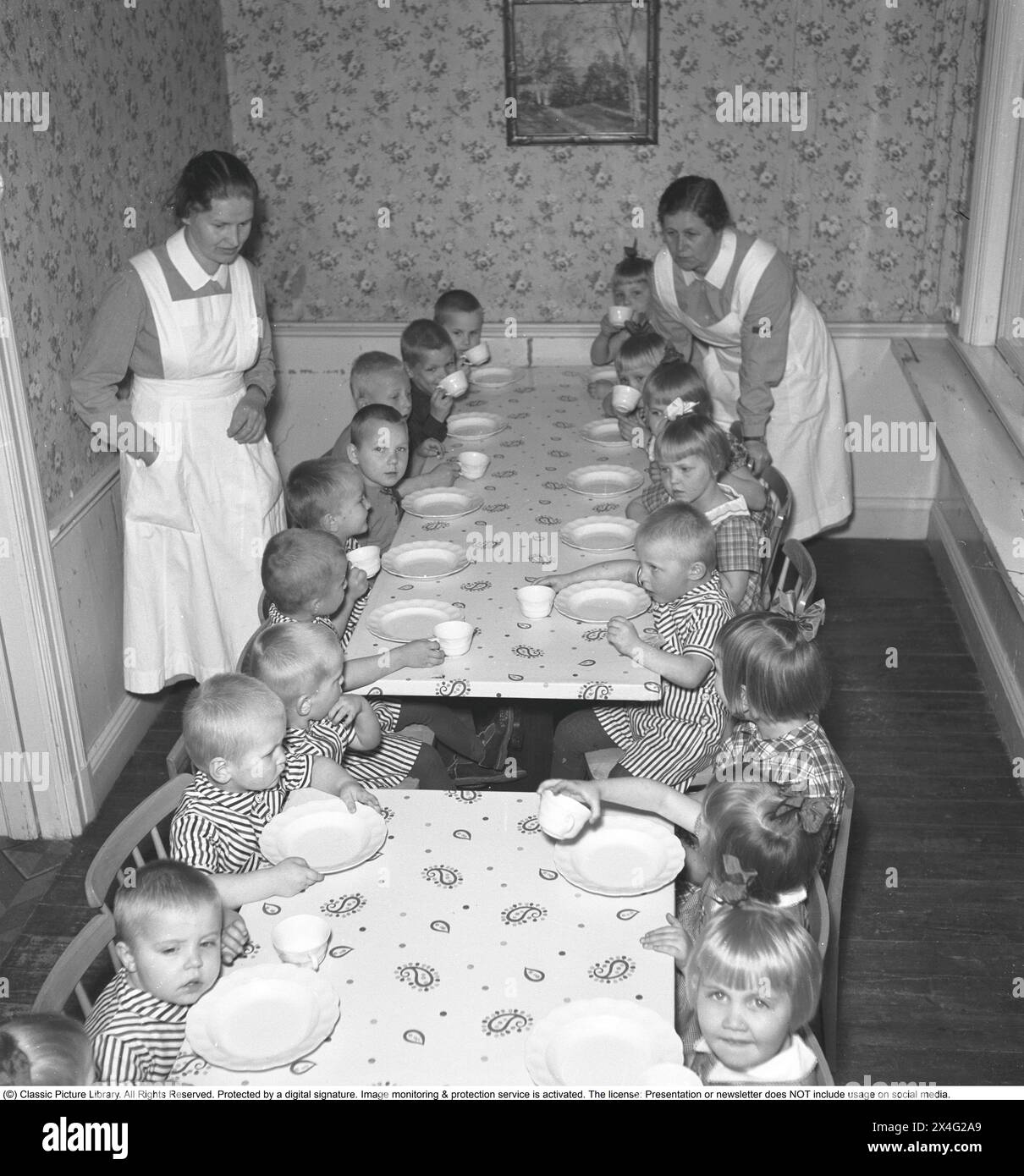 Red cross world war 2 food hi-res stock photography and images - Alamy