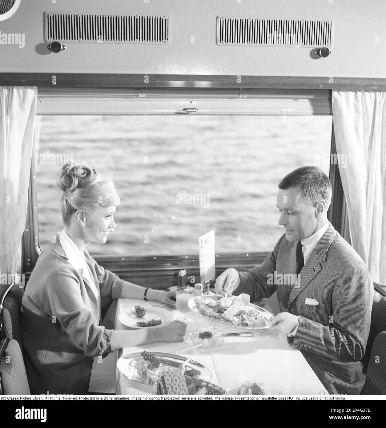 Vintage interior passenger car railroad hi-res stock photography and ...