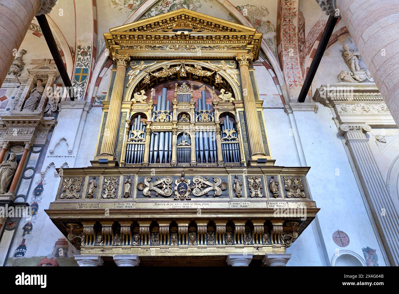Verona Veneto Italy. The organ of the Basilica of Saint Anastasia Stock ...
