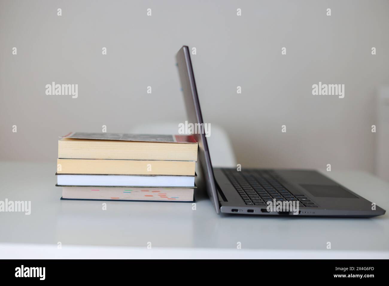 Virtual textbooks hi-res stock photography and images - Alamy