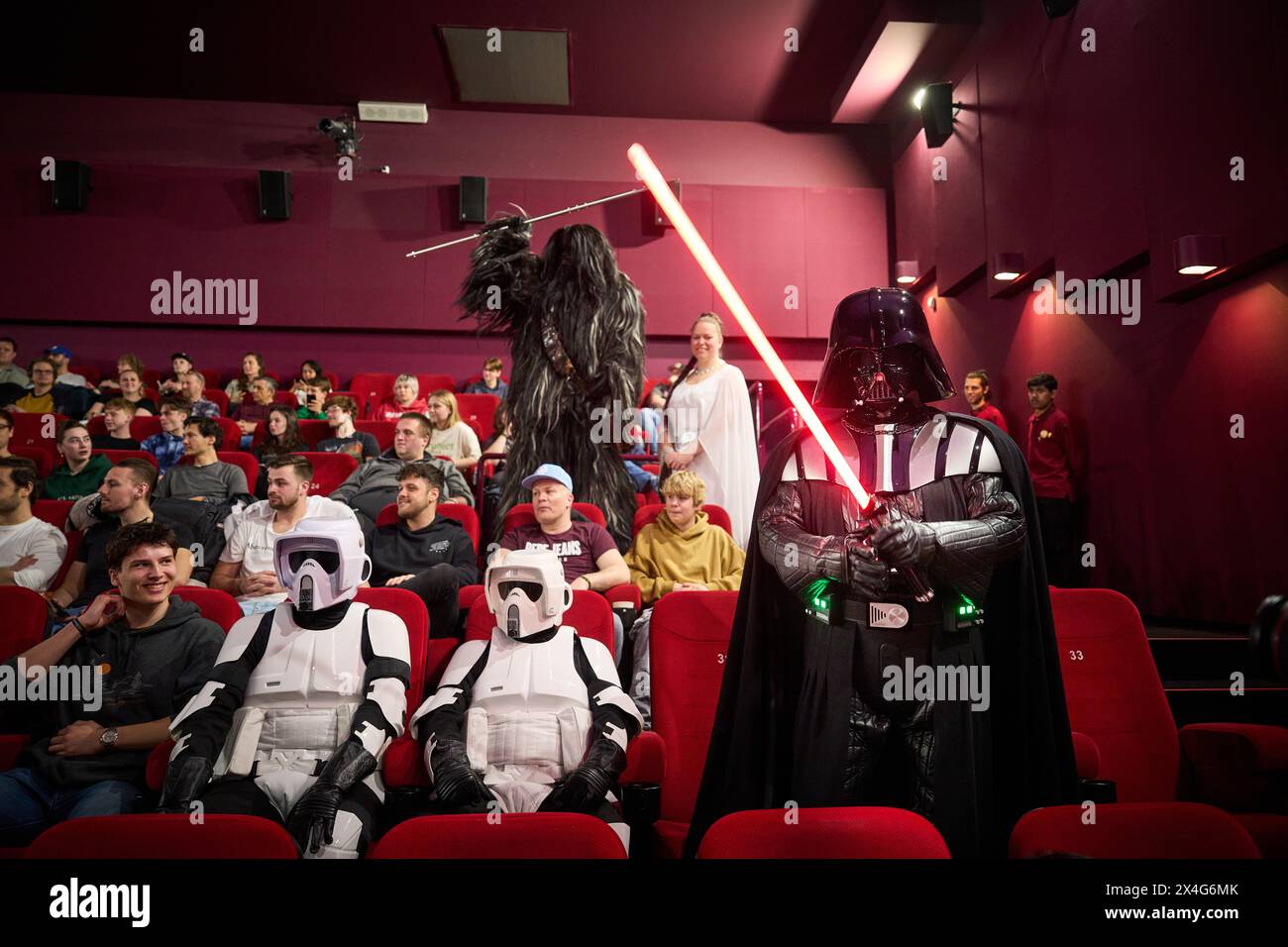 THE HAGUE - Star Wars fans in a cinema chain. A 24-hour marathon will ...