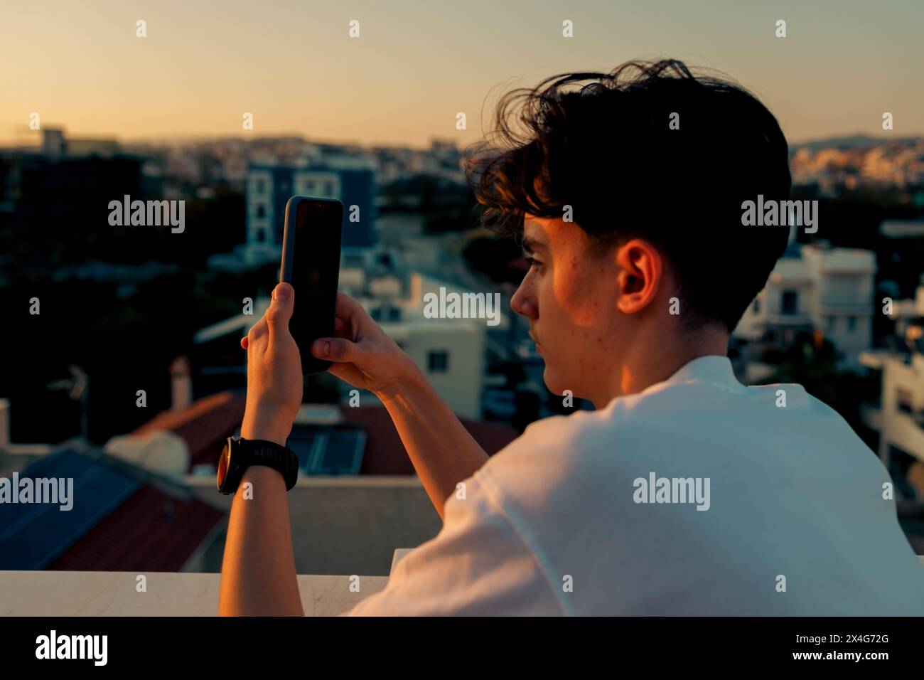 Mobile moment hi-res stock photography and images - Alamy