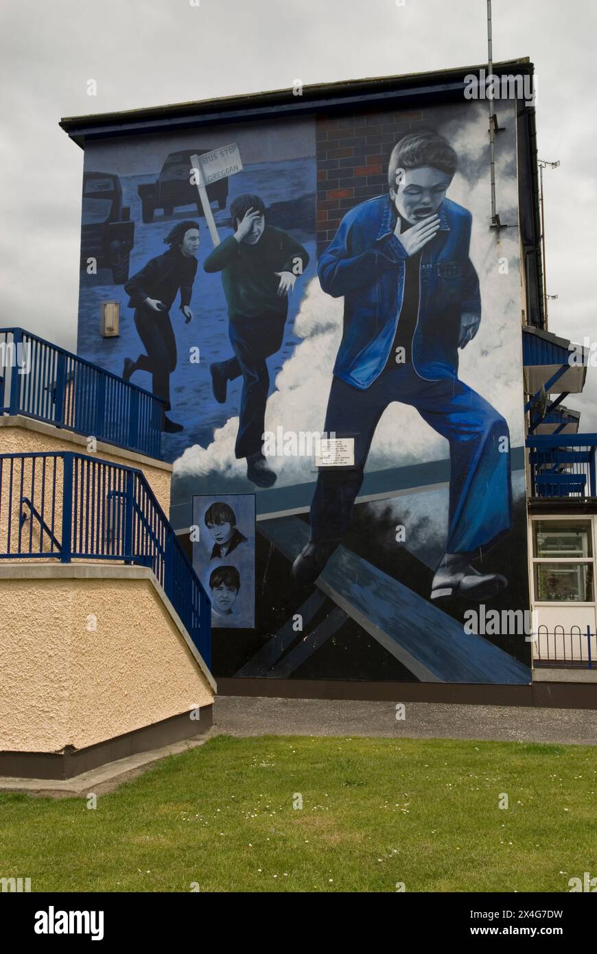 Londonderry murals hi-res stock photography and images - Alamy