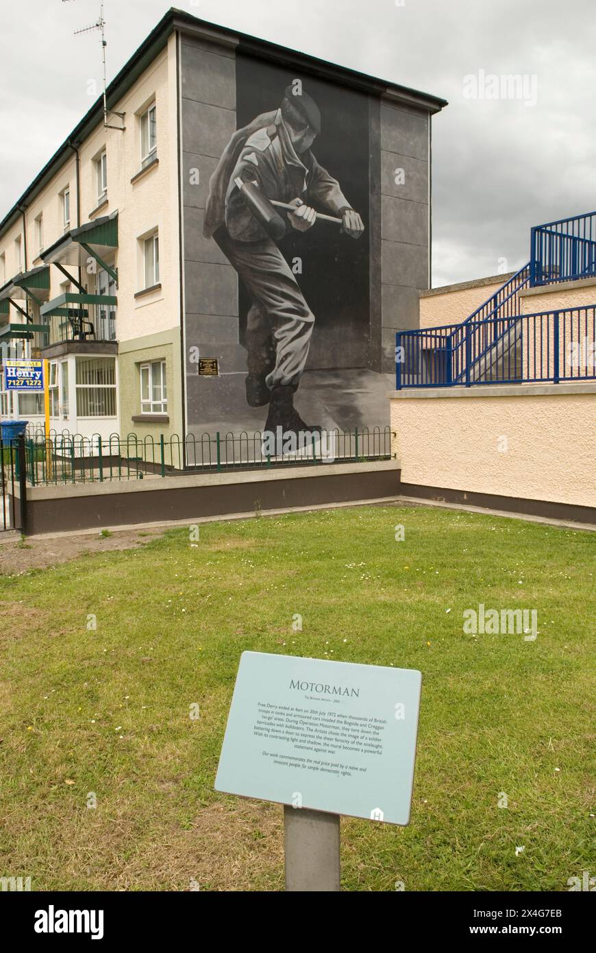 Londonderry murals hi-res stock photography and images - Alamy