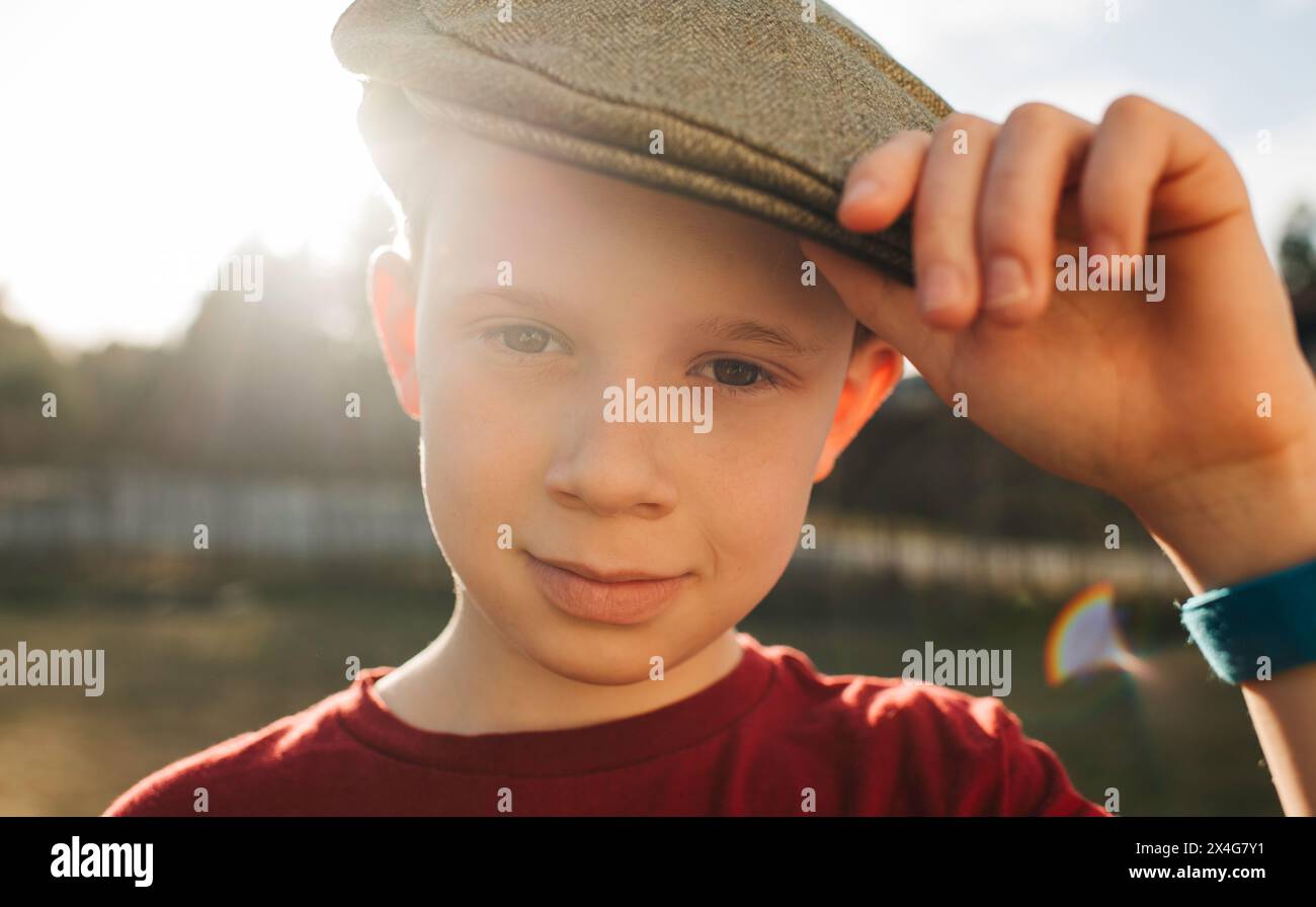 Boy wearing flat cap hi-res stock photography and images - Alamy