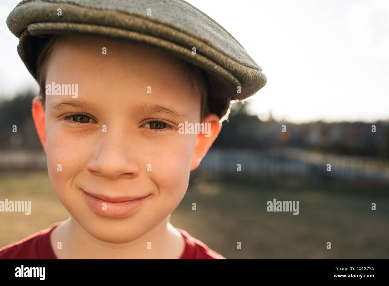 Boy flat cap hi-res stock photography and images - Alamy
