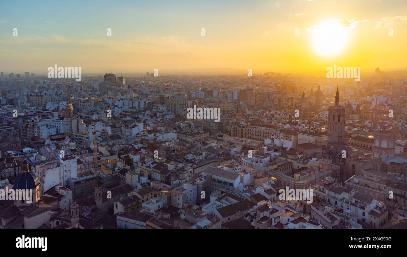 Aerial view sprawling cityscape skyline hi-res stock photography and ...