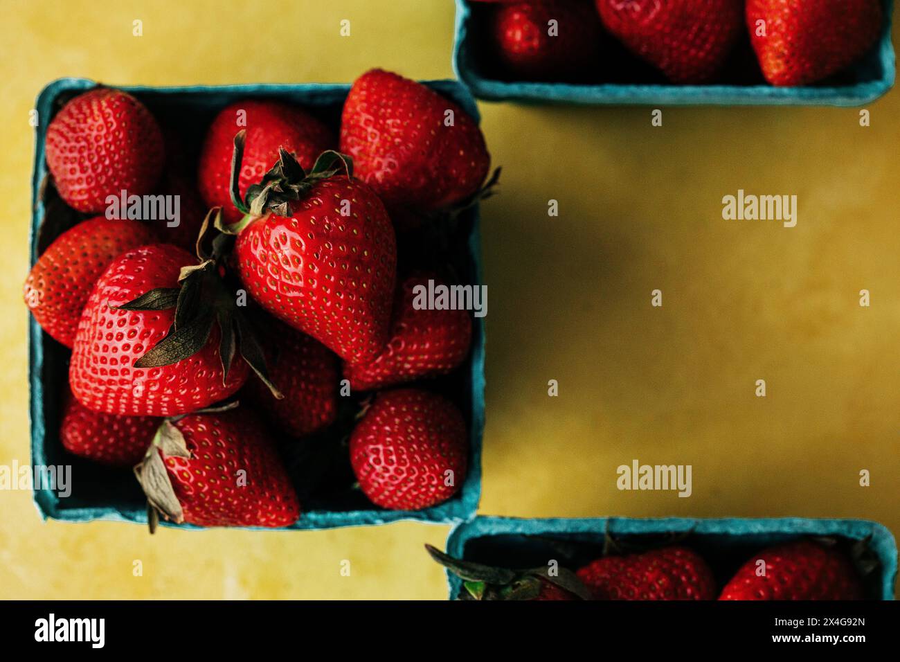 Top down view strawberries hi-res stock photography and images - Alamy